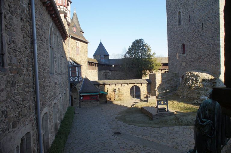 Schloss Burg – Museums-Tipp - Kultur - Geschichte(n) - Digital
